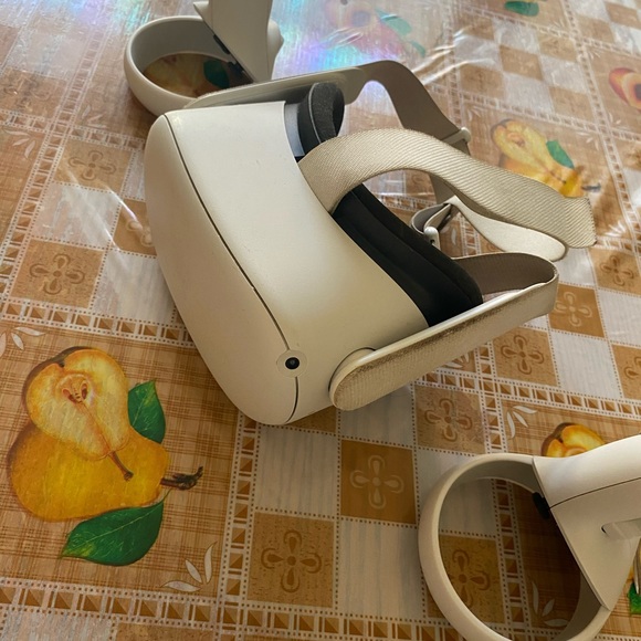 Oculus | Video Games & Consoles | Oculus Quest 2 | Poshmark